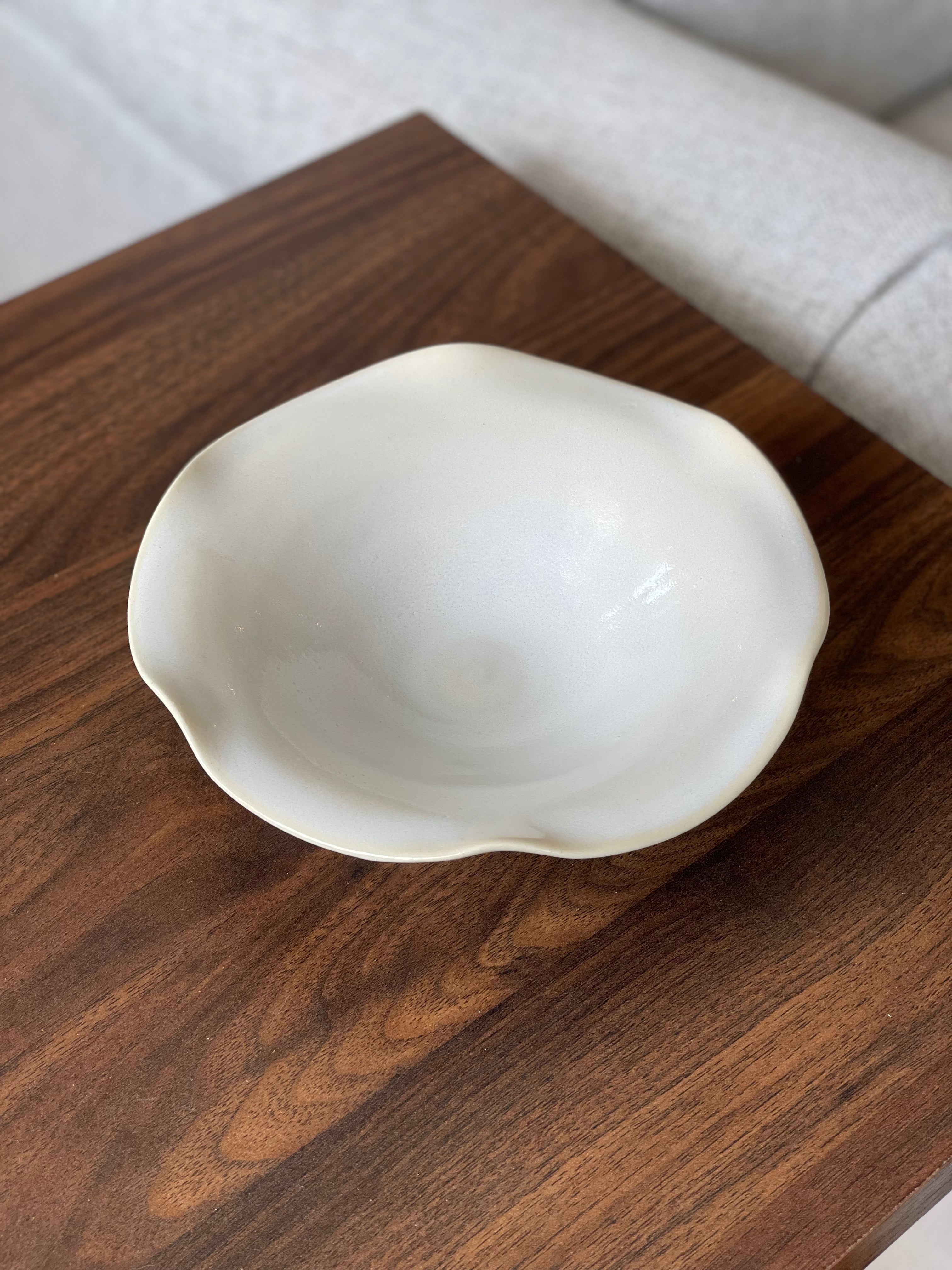 White Ruffle Ceramic Serving Bowl – Scimio Ceramics